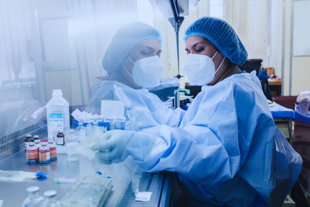 Common Uses of IPA in Laboratories and Cleanrooms - Berkshire Corporation