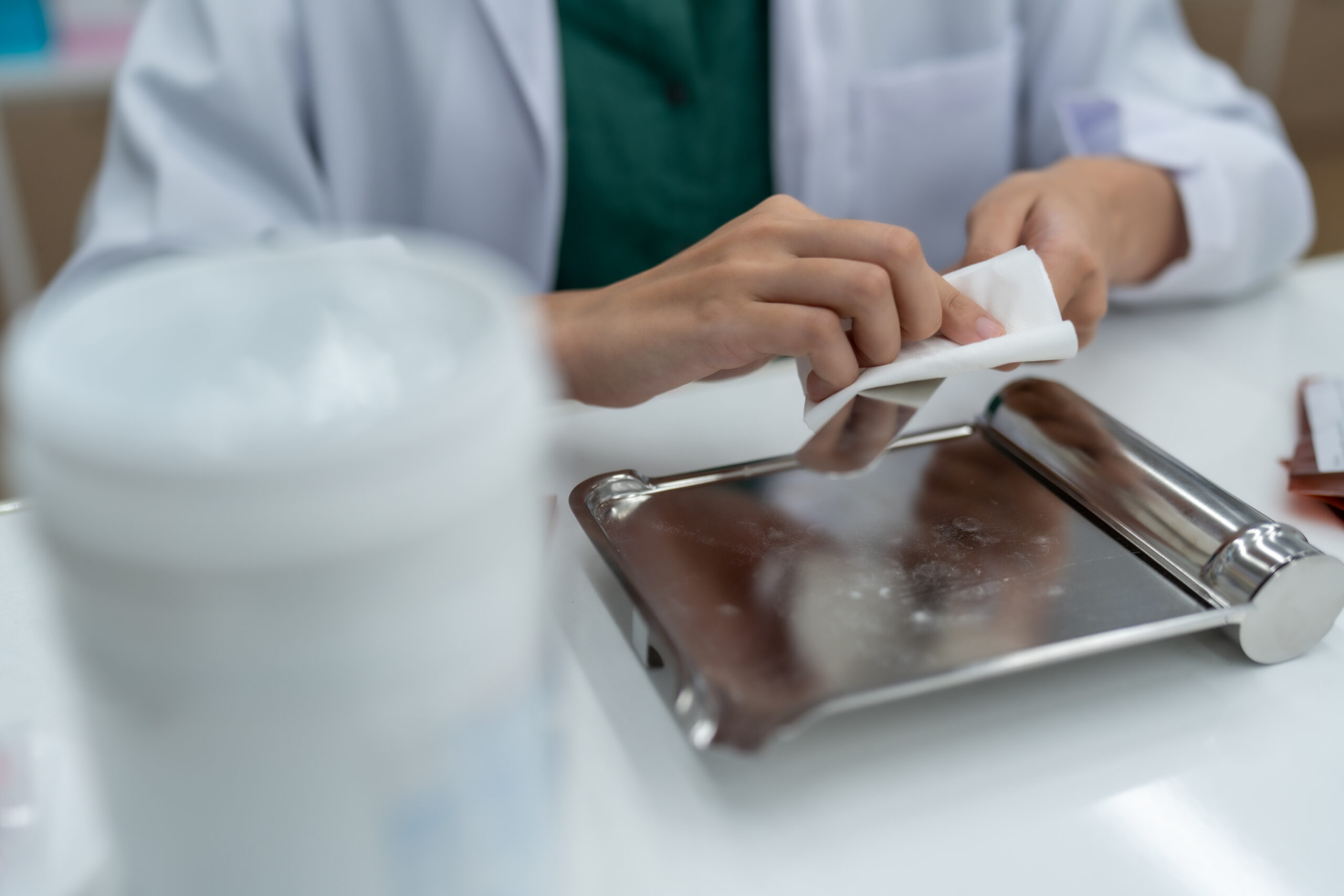 How to Use IPA Wipes in a Cleanroom: Step-by-Step Guide - Berkshire Corporation